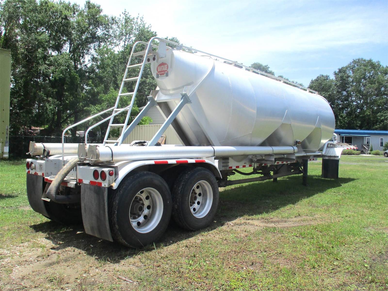2011 Vantage 1000 CUBIC FT - HandshakeFleet