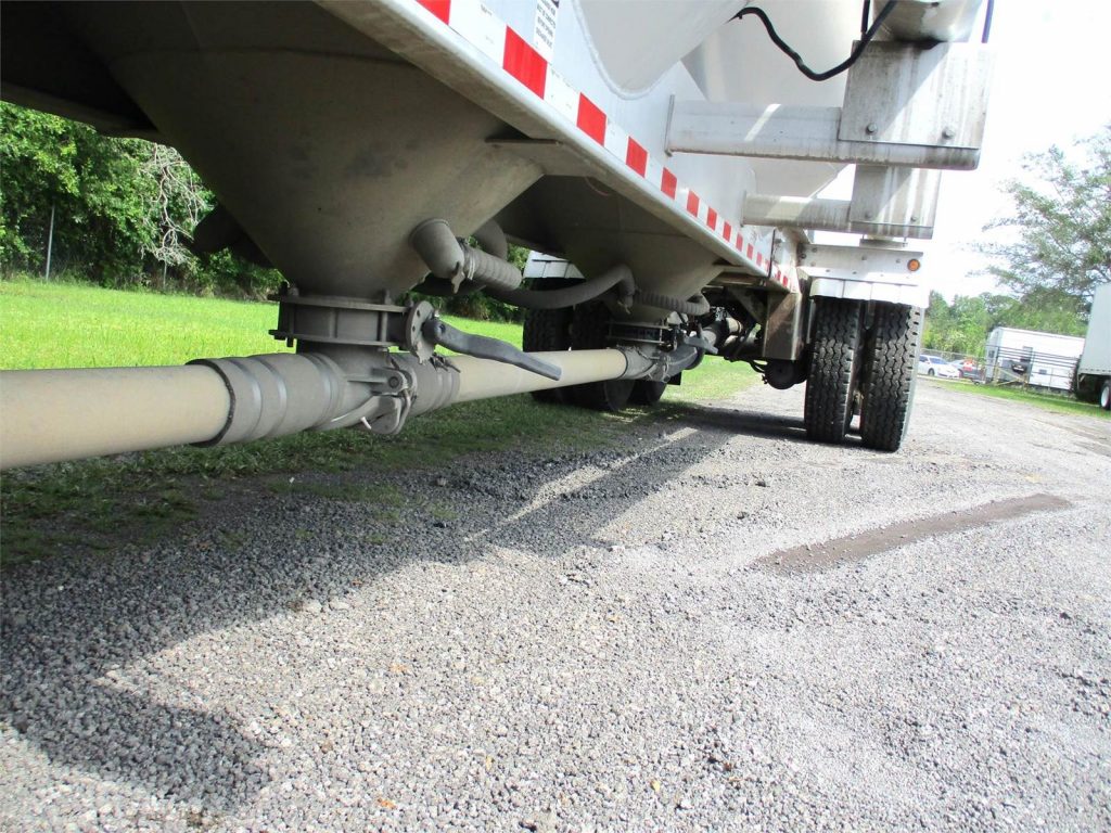 2011 Vantage ALUMINUM 1000 CUBIC FT PNEUMATIC TANKER - HandshakeFleet