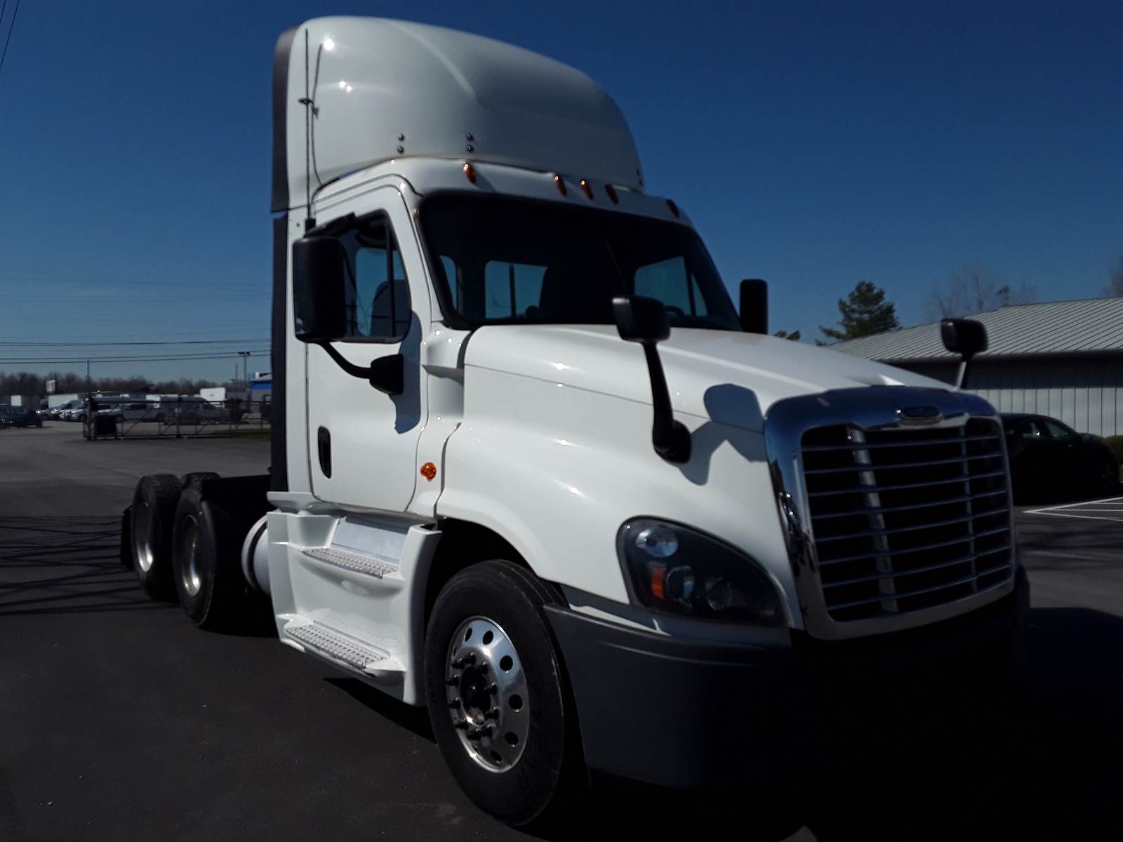 2017 Freightliner Cascadia 125 Day Cab Truck - 450HP, 10 - HandshakeFleet
