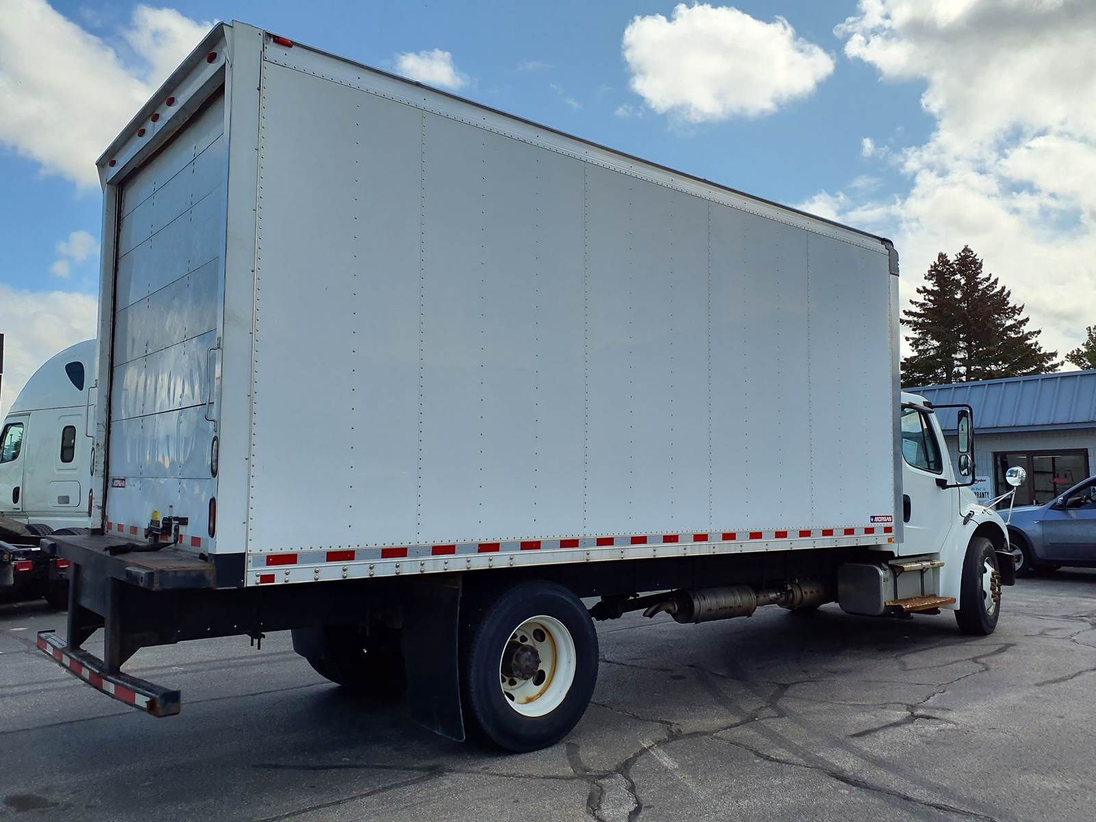 2016 Freightliner M2 106 20 ft Box Truck - 200HP, 6, Roll up Door ...