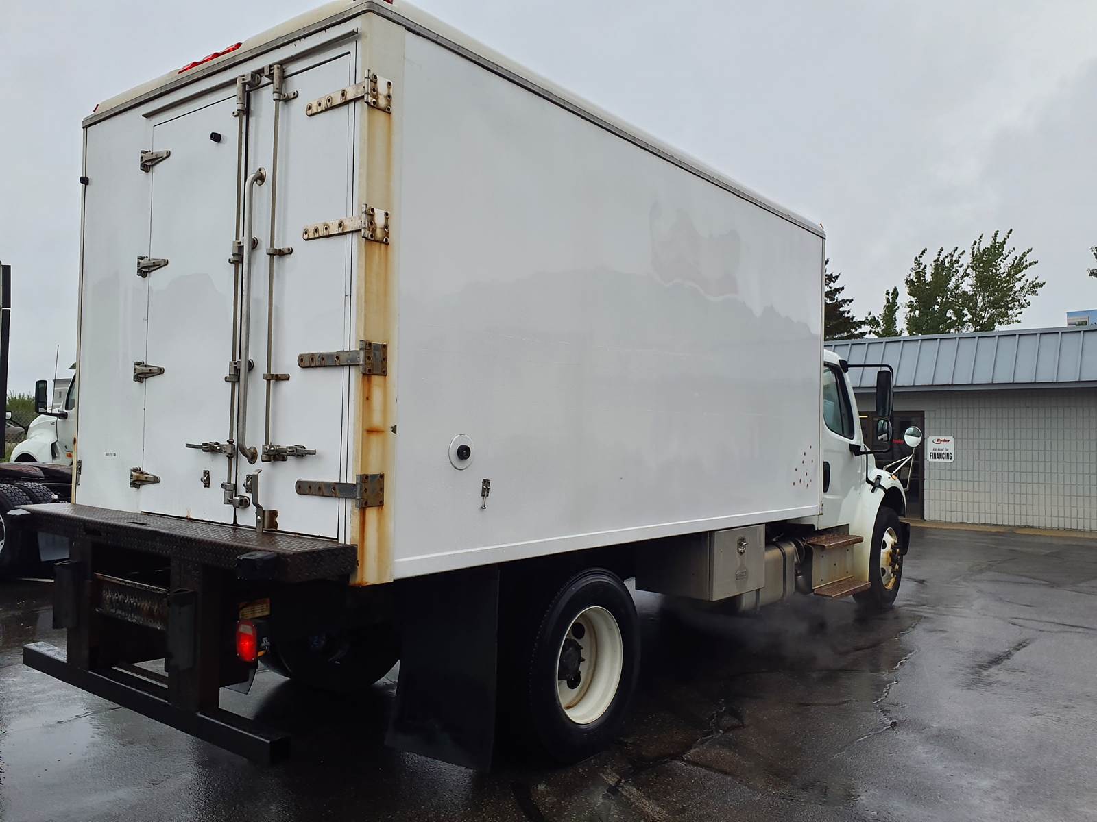 2017 Freightliner M2 106 16 ft Box Truck - 240HP, 9, Swing Door ...