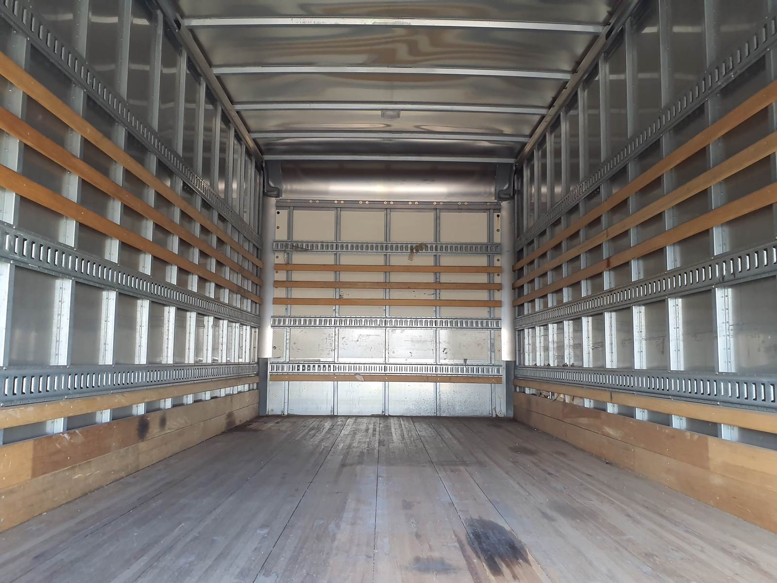 2015 Isuzu NPR HD 18 ft Box Truck - 215HP, 6, Roll up Door - HandshakeFleet