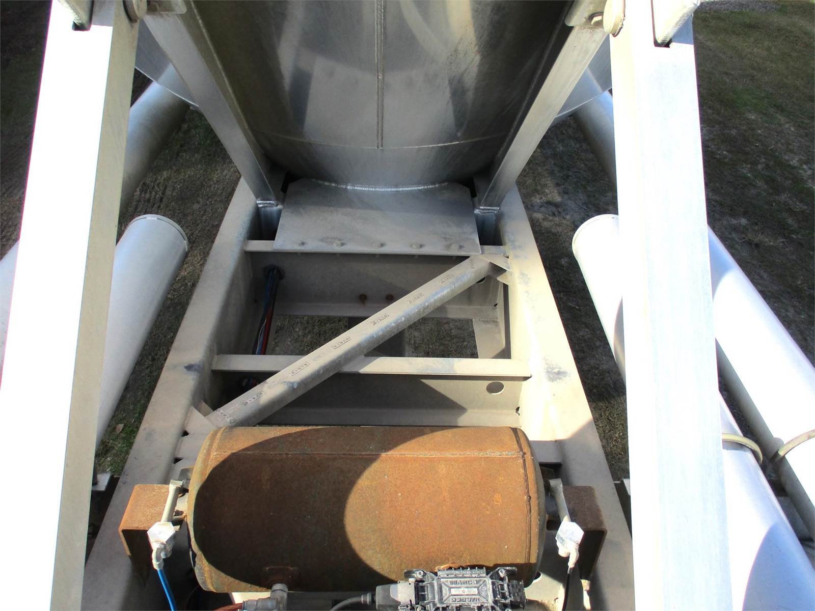 2020 Southern Welding ALUMINUM 1000 CUBIC FT PNEUMATIC TANKER ...