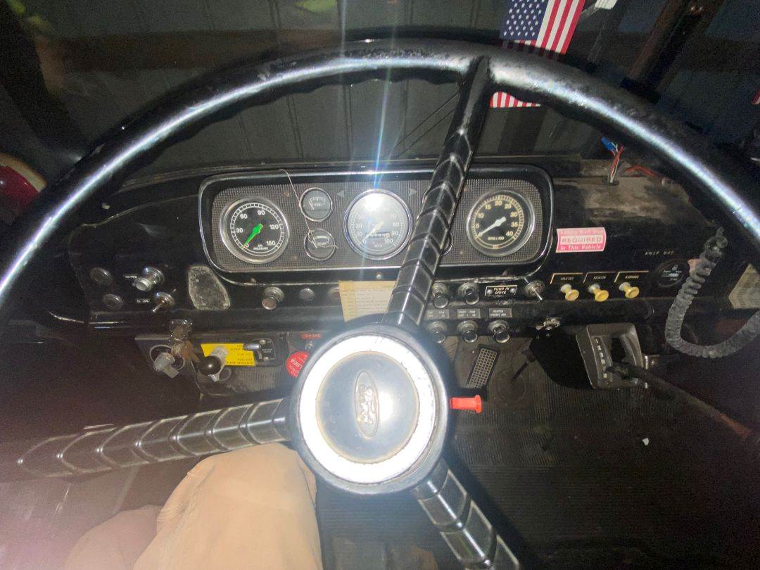 1976 Ford 900 Fire Truck - HandshakeFleet