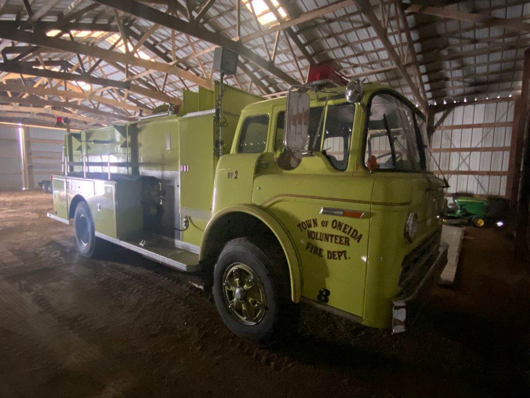 1976 Ford 900 Fire Truck - HandshakeFleet