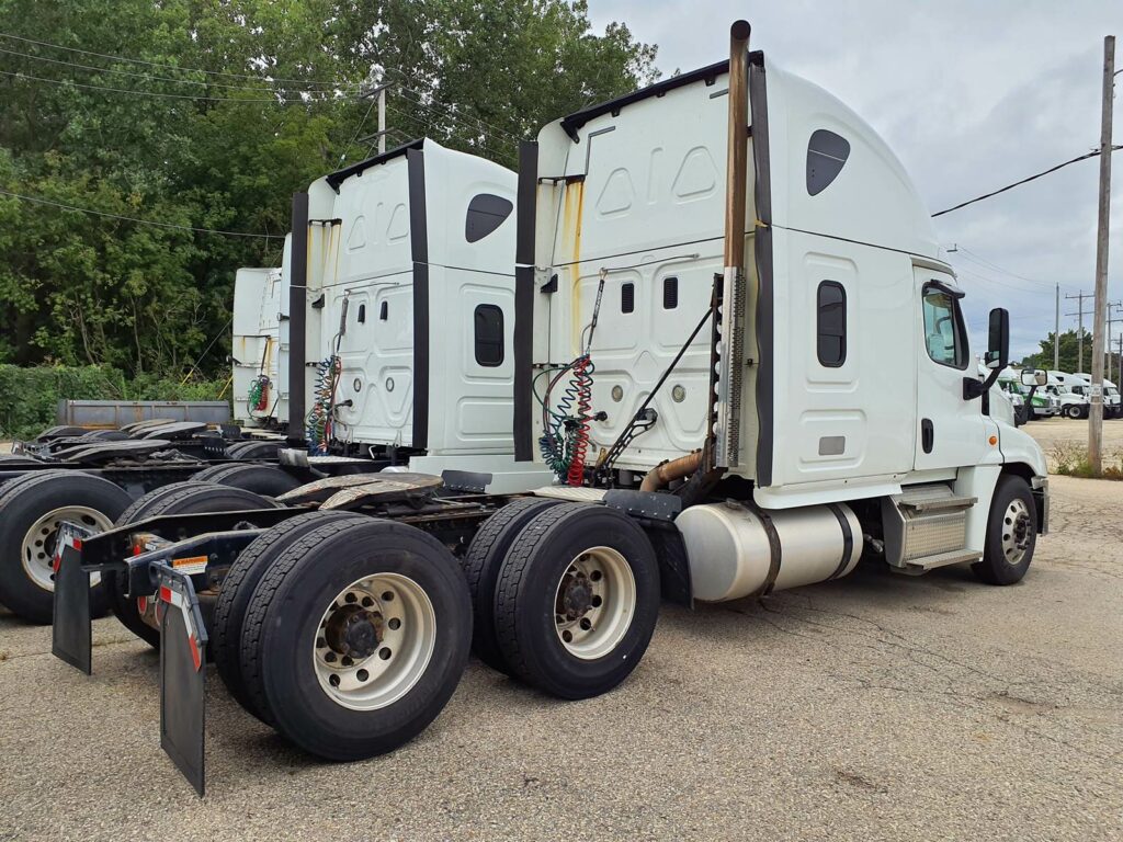 2016 Freightliner Cascadia 125 Sleeper Semi Truck - 72" Condo Sleeper ...