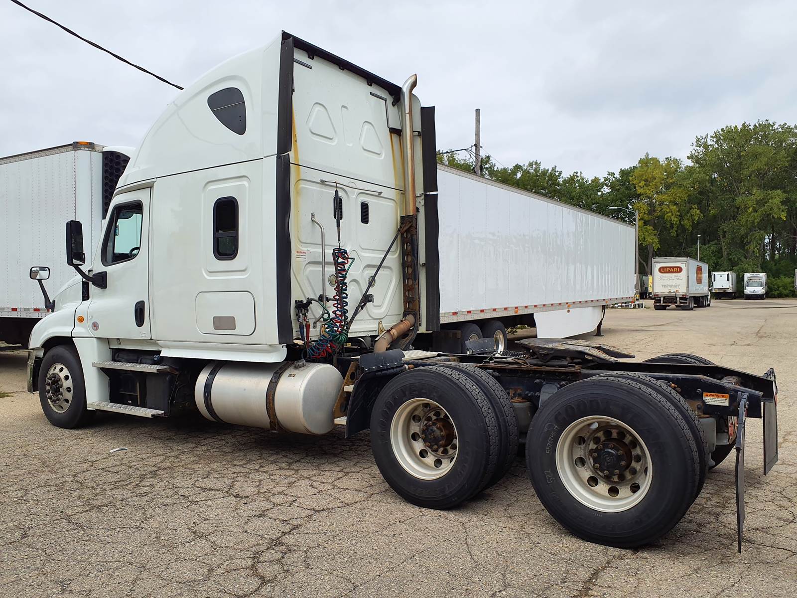 2016 Freightliner Cascadia 125 Sleeper Semi Truck - 72" Condo Sleeper ...