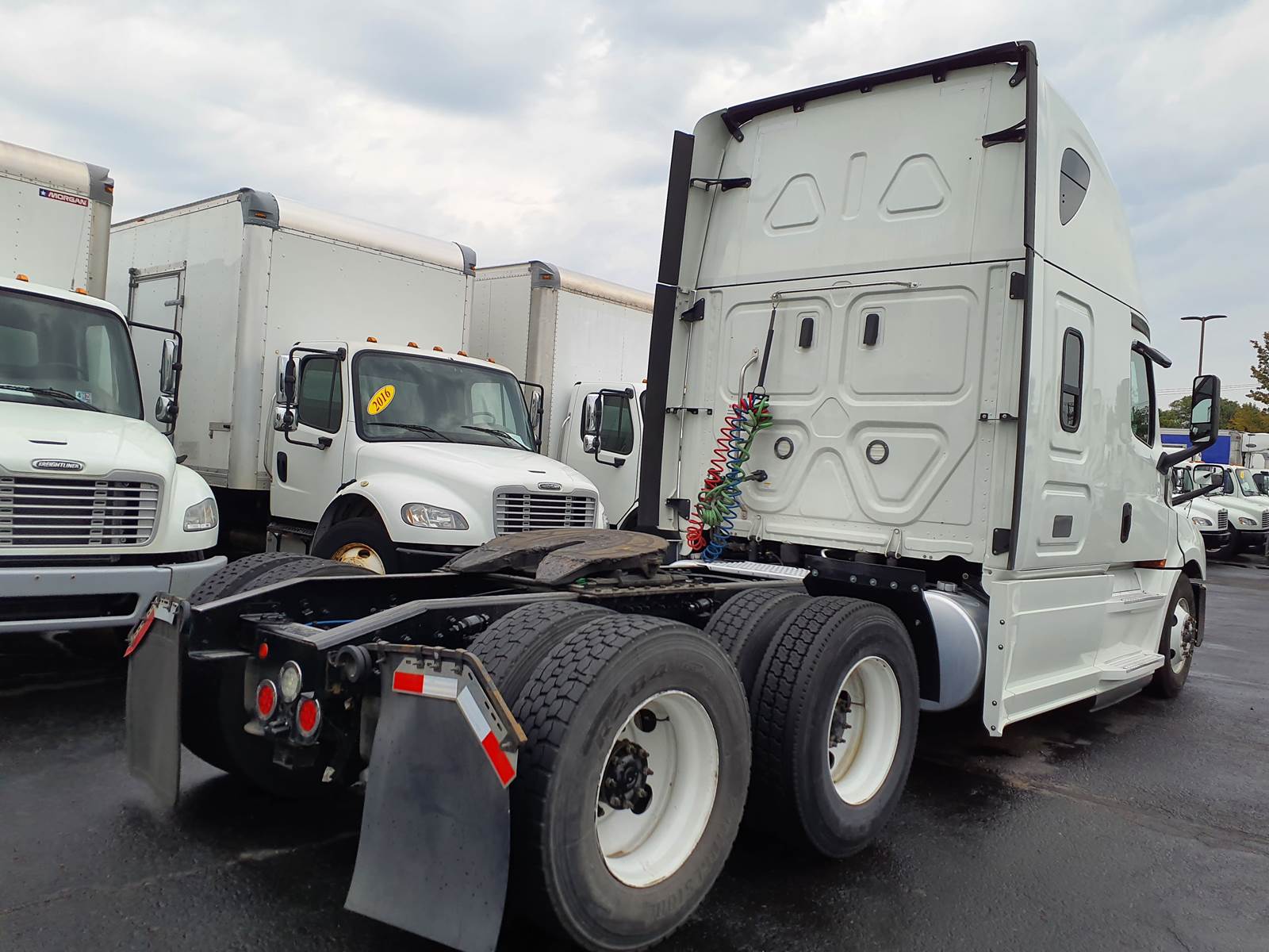 2020 Freightliner Cascadia 126 Sleeper Semi Truck - 72" Condo Sleeper ...