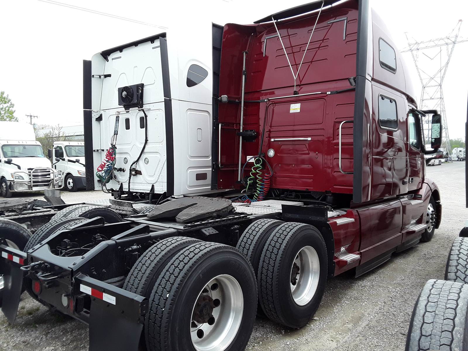 2018 Volvo VNL64T Sleeper Semi Truck - 48" None, 425HP, 12 - HandshakeFleet