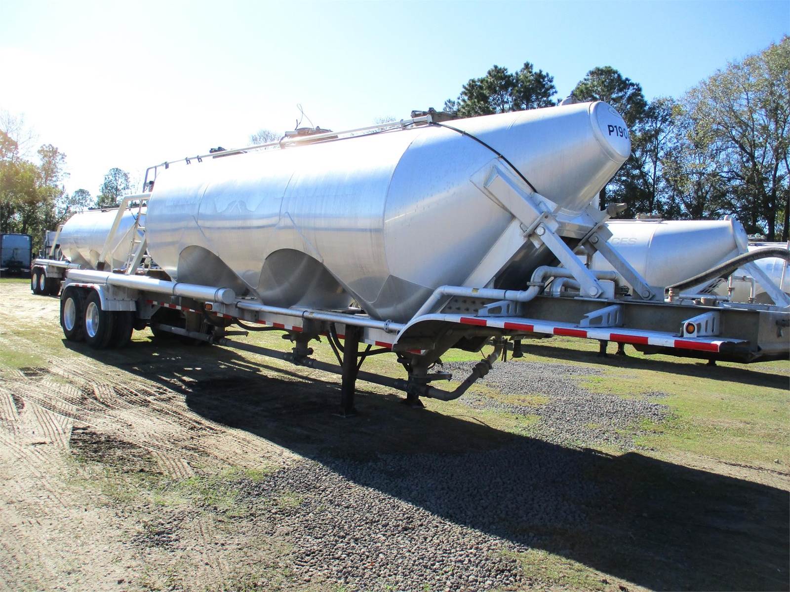 2019 Southern Welding ALUMINUM 1000 CUBIC FT PNEUMATIC TANKER ...