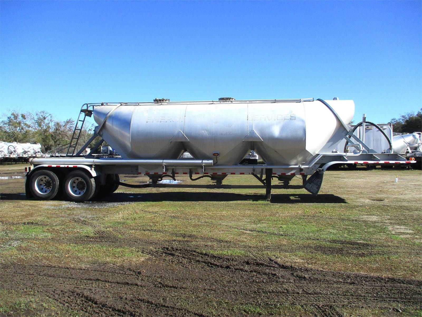 2011 Vantage ALUMINUM 1000 CUBIC FT PNEUMATIC TANKER - HandshakeFleet