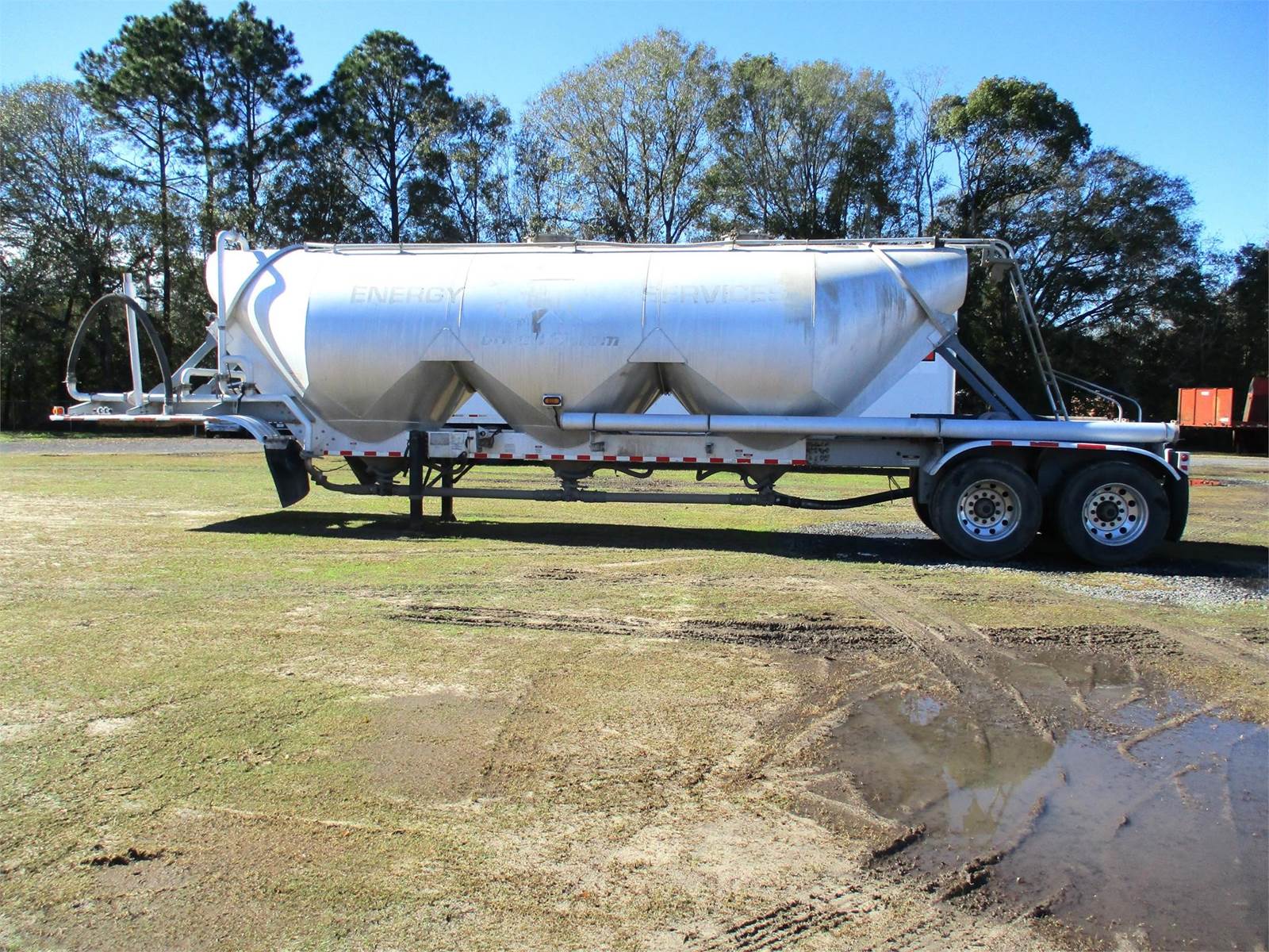 2011 Vantage ALUMINUM 1000 CUBIC FT PNEUMATIC TANKER - HandshakeFleet