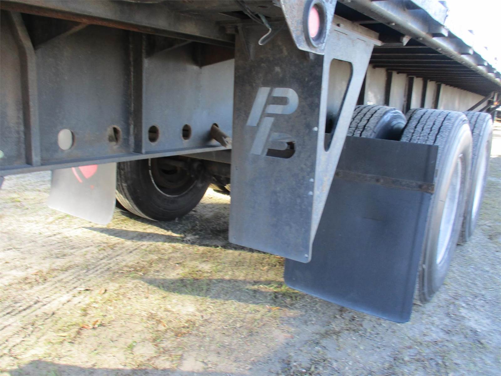 2008 UTILITY 48X102 MOFFETT KIT CLOSED SLIDING TANDEM - HandshakeFleet