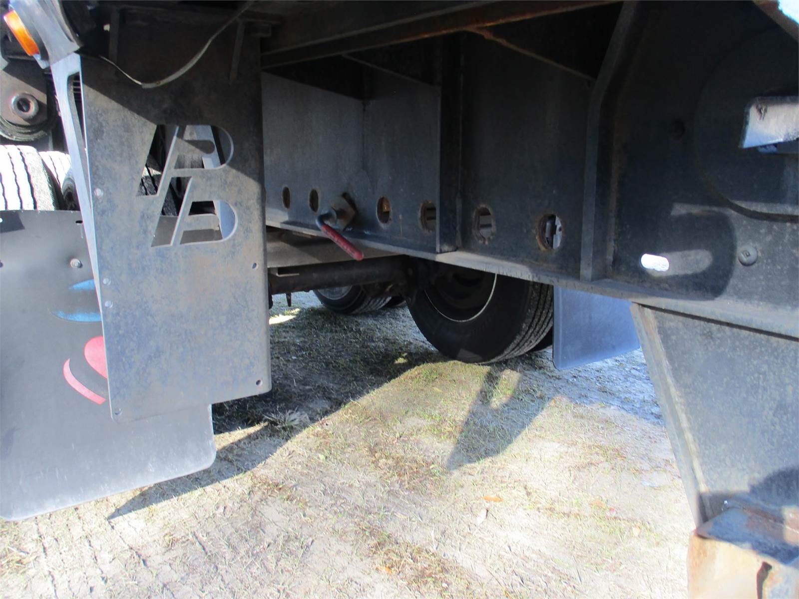 2008 UTILITY 48X102 MOFFETT KIT CLOSED SLIDING TANDEM - HandshakeFleet