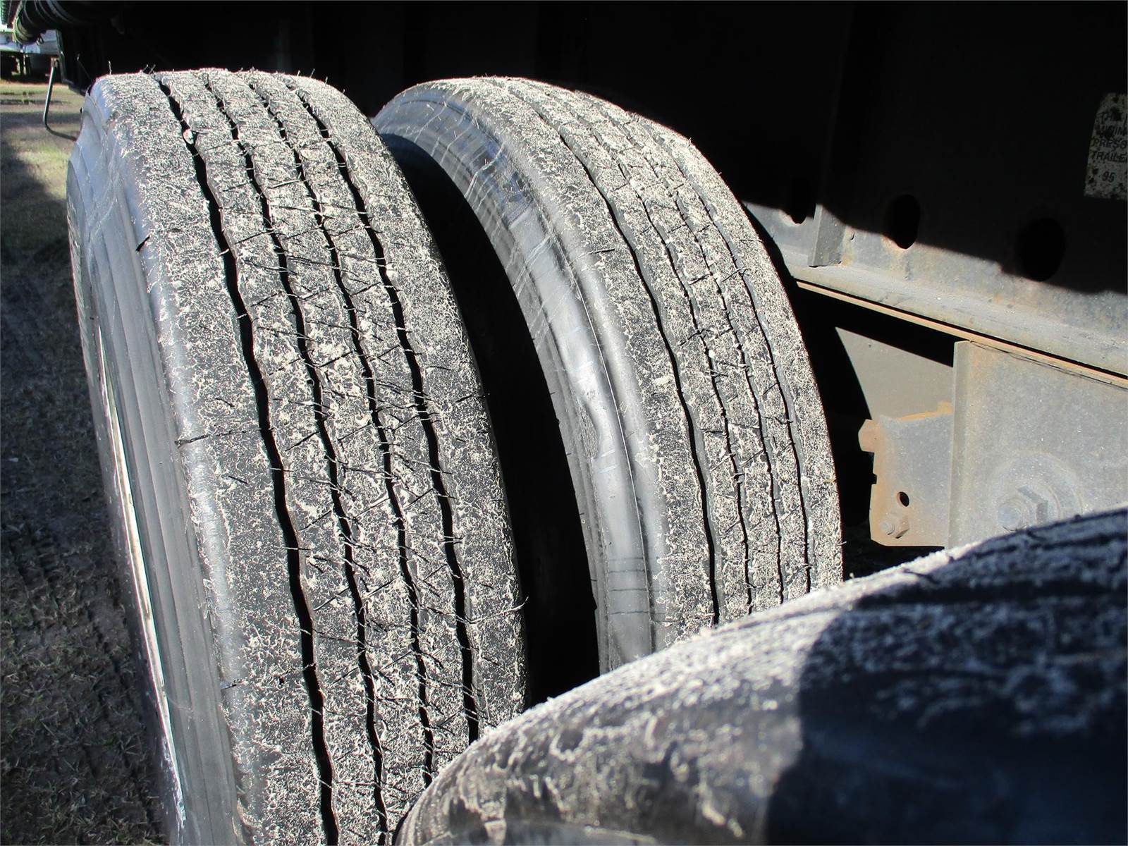 2008 UTILITY 48X102 MOFFETT KIT CLOSED SLIDING TANDEM - HandshakeFleet