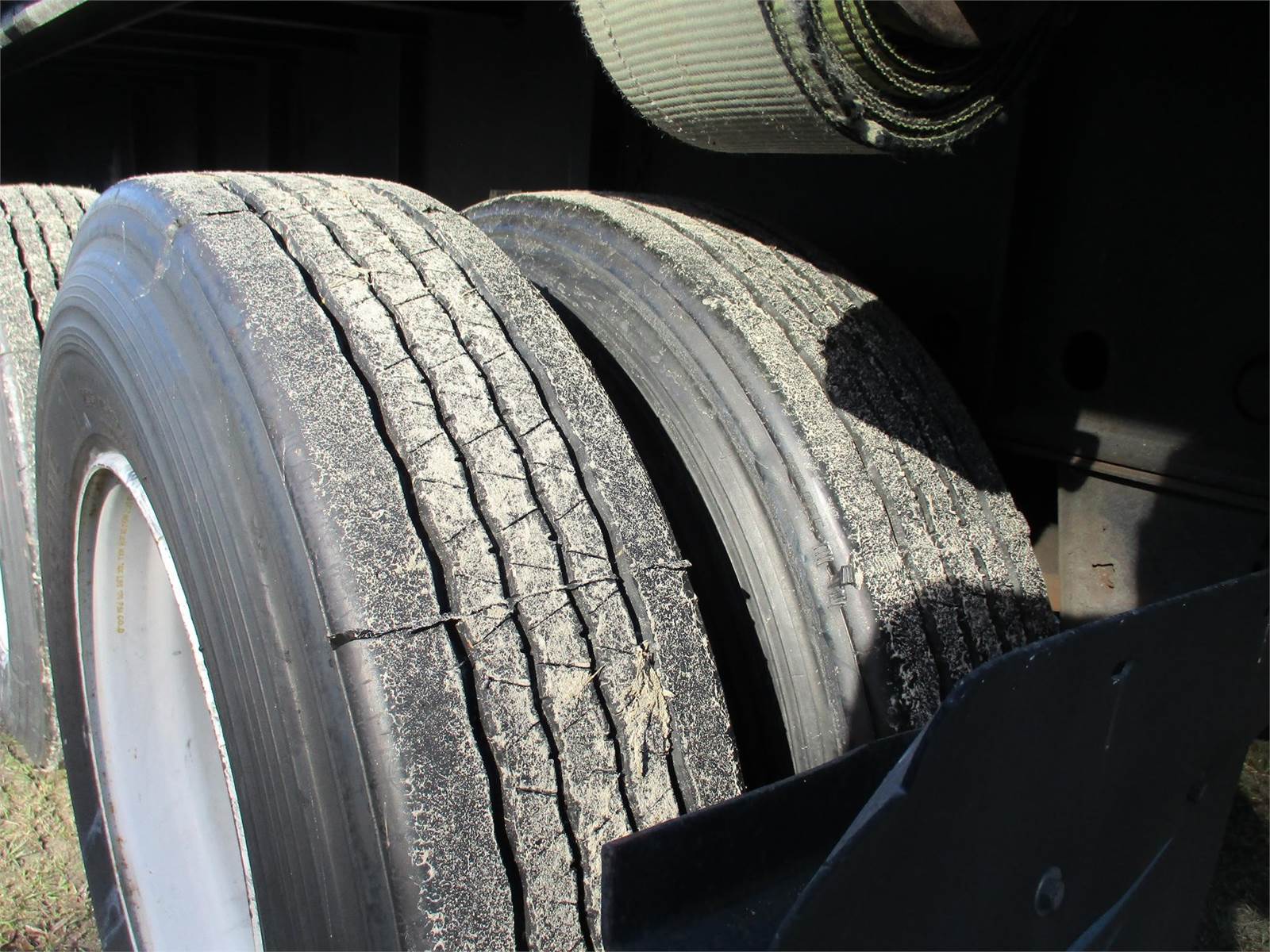 2008 UTILITY 48X102 MOFFETT KIT CLOSED SLIDING TANDEM - HandshakeFleet