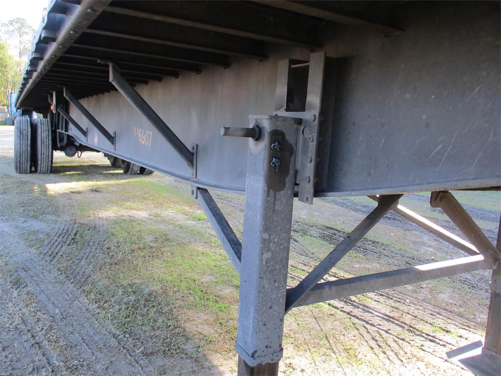 2008 UTILITY 48X102 MOFFETT KIT CLOSED SLIDING TANDEM - HandshakeFleet