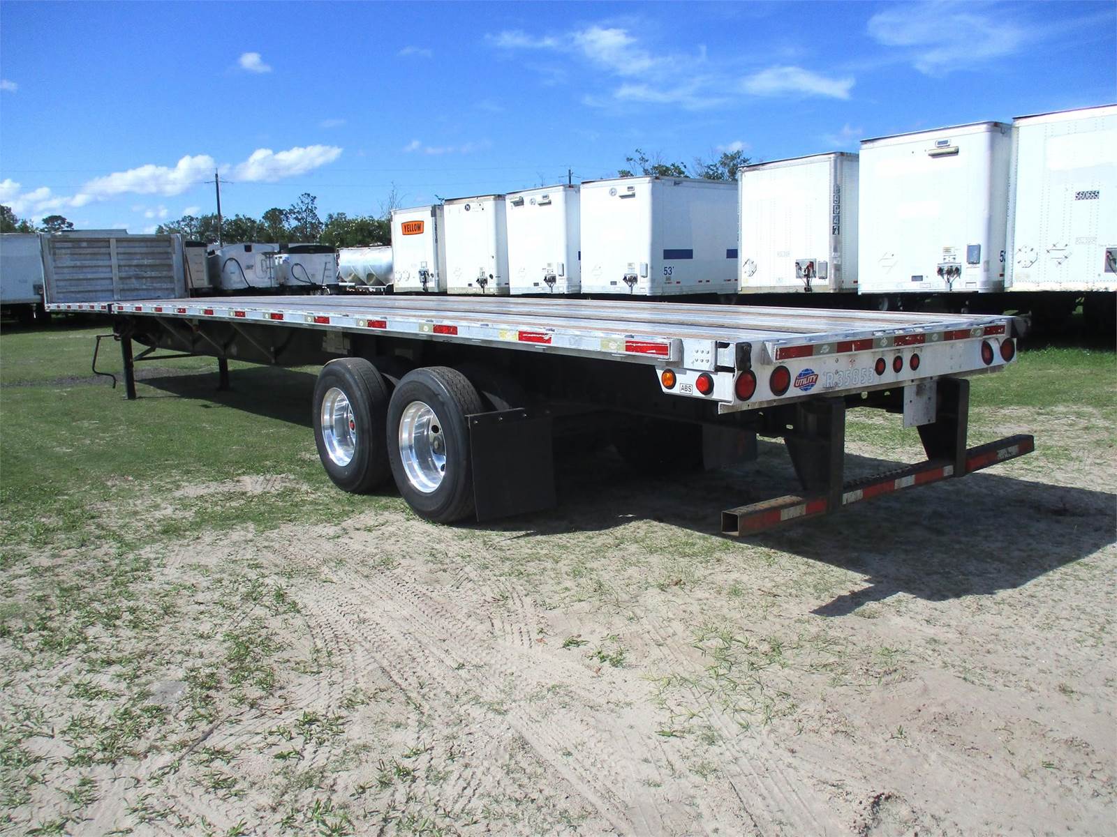 2013 UTILITY 53X102 CLOSED SLIDING TANDEM AIR RIDE - HandshakeFleet