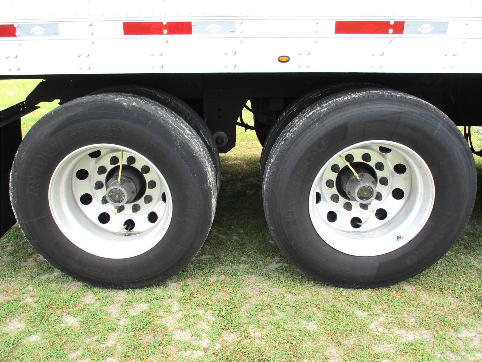 2022 UTILITY 53 FT CARRIER WITH 9117 HOURS AIR RIDE SWING DOOR ...