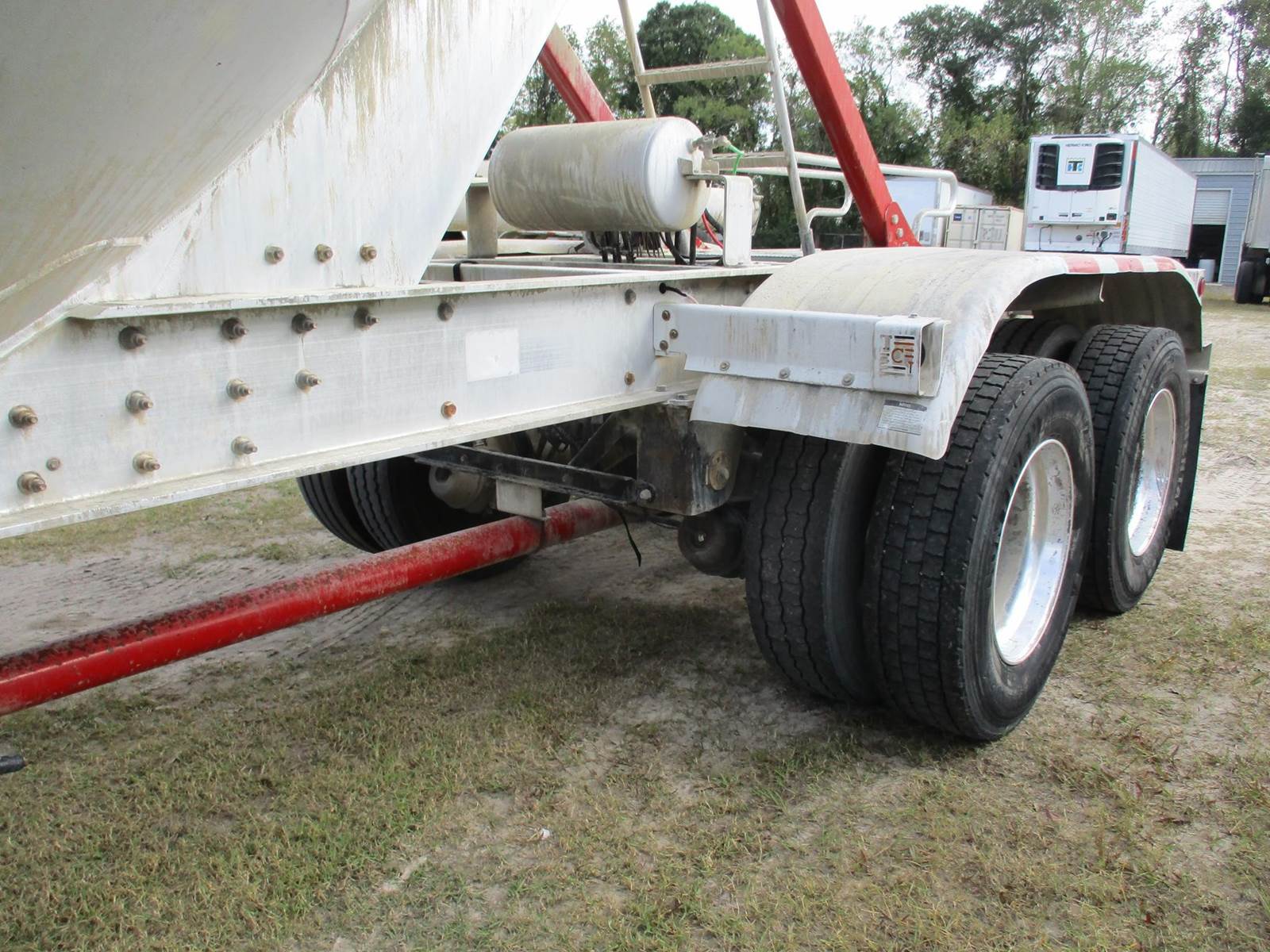 2015 Troxell 1000 CUBIC FT PNEUMATIC TANKER WITH REAR DISCHARGE ...