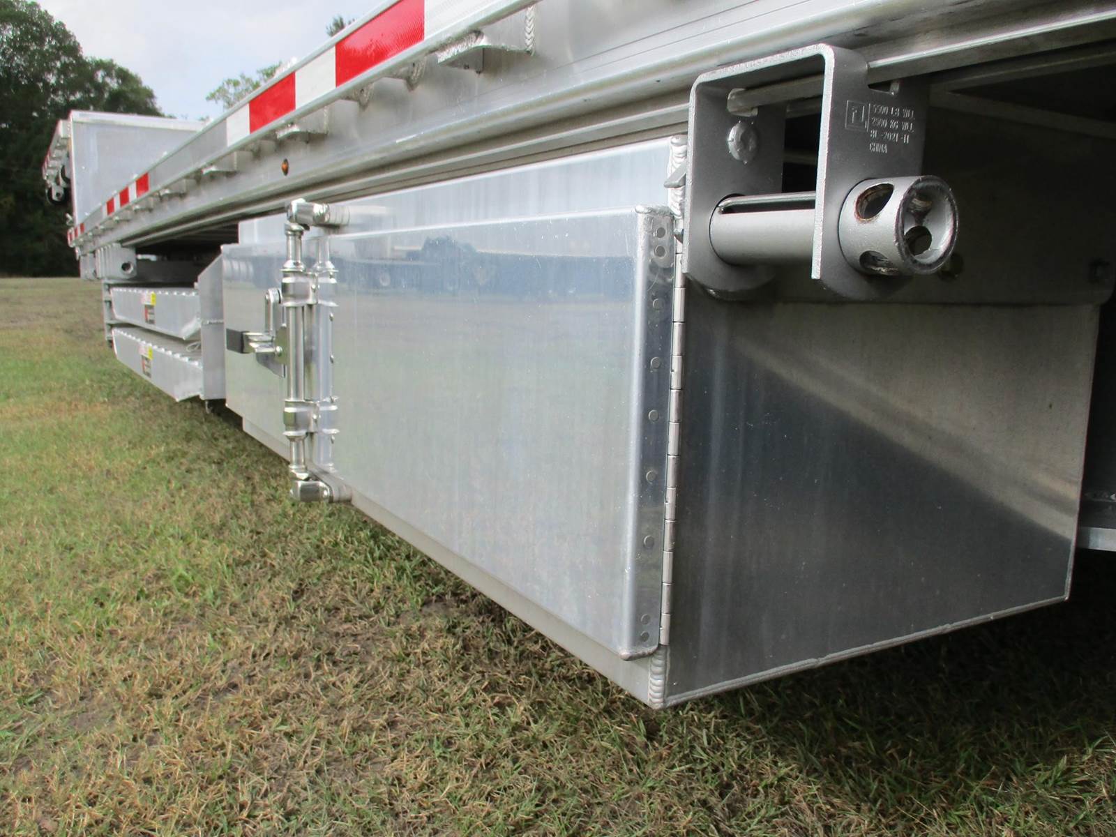 2023 Benson 53 FT HD RAMP KIT, 17.5 RIMS WITH REAR SLIDING AXL - HandshakeFleet