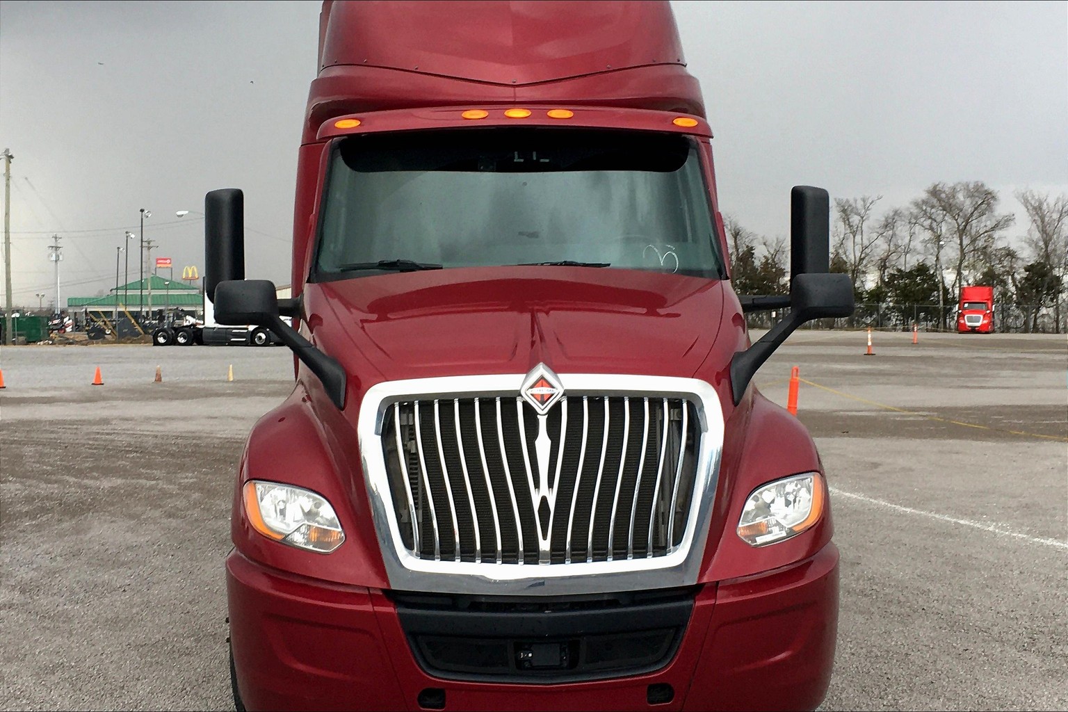 2021 CUM LT625 6x4 Sleeper - HandshakeFleet
