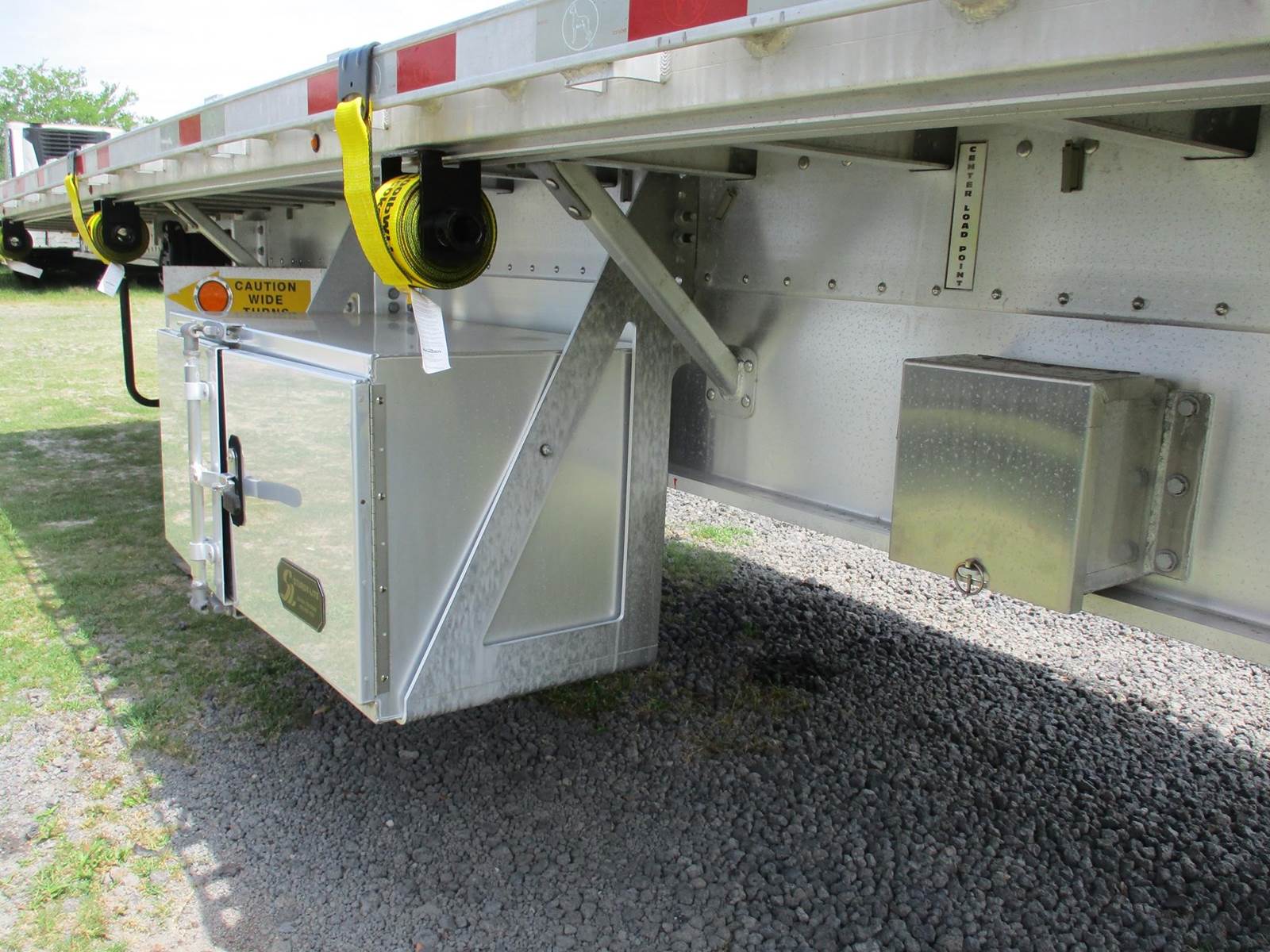 2017 Great Dane 53 ALUMINUM FLATBED WITH REAR SLIDING AXLE - HandshakeFleet