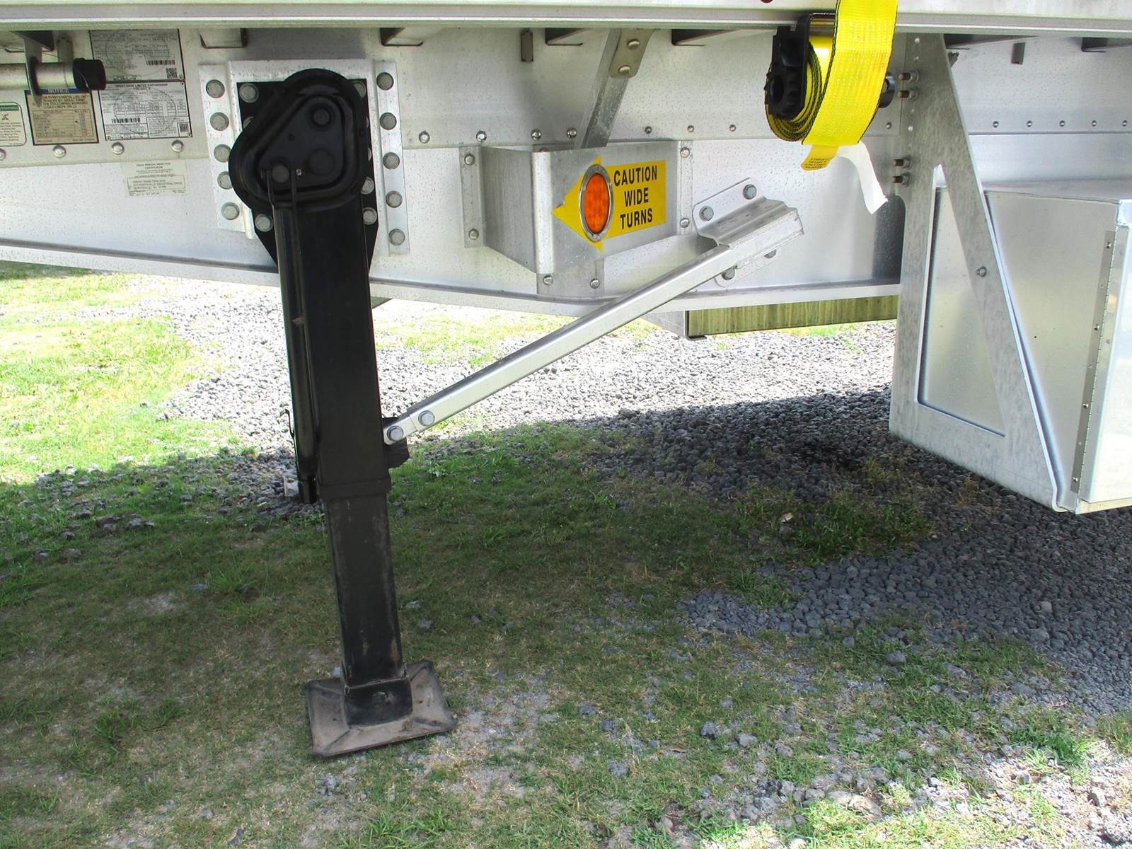 2017 Great Dane 53 ALUMINUM FLATBED WITH REAR SLIDING AXLE - HandshakeFleet
